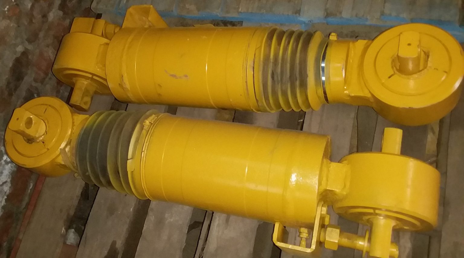 Bell B40C Struts – Dirtworx