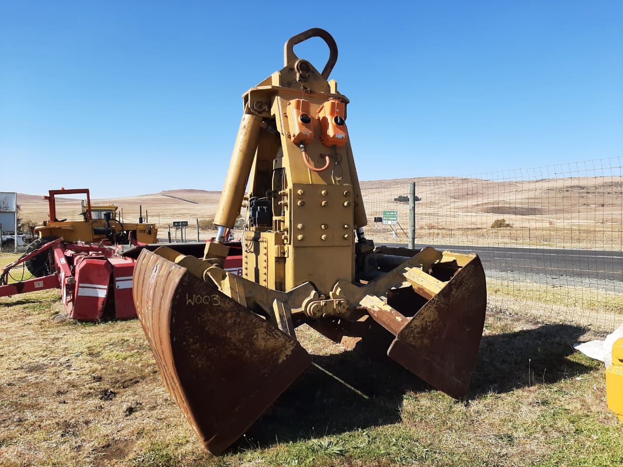 Clamshell Electro Hydraulic Grab – Dirtworx