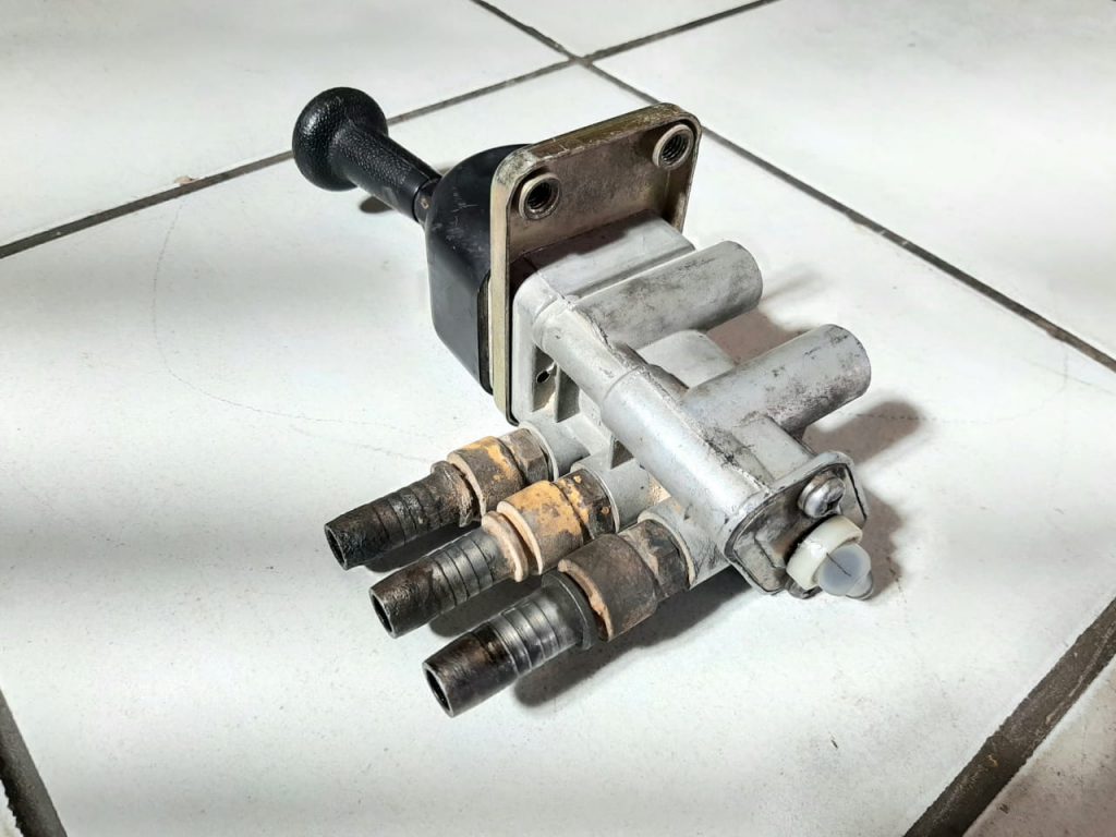 Air Brake Valve Control Wabco 9617222520 – Dirtworx