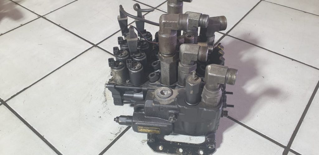 Parker Hydraulic Directional Control Valve Block – Dirtworx