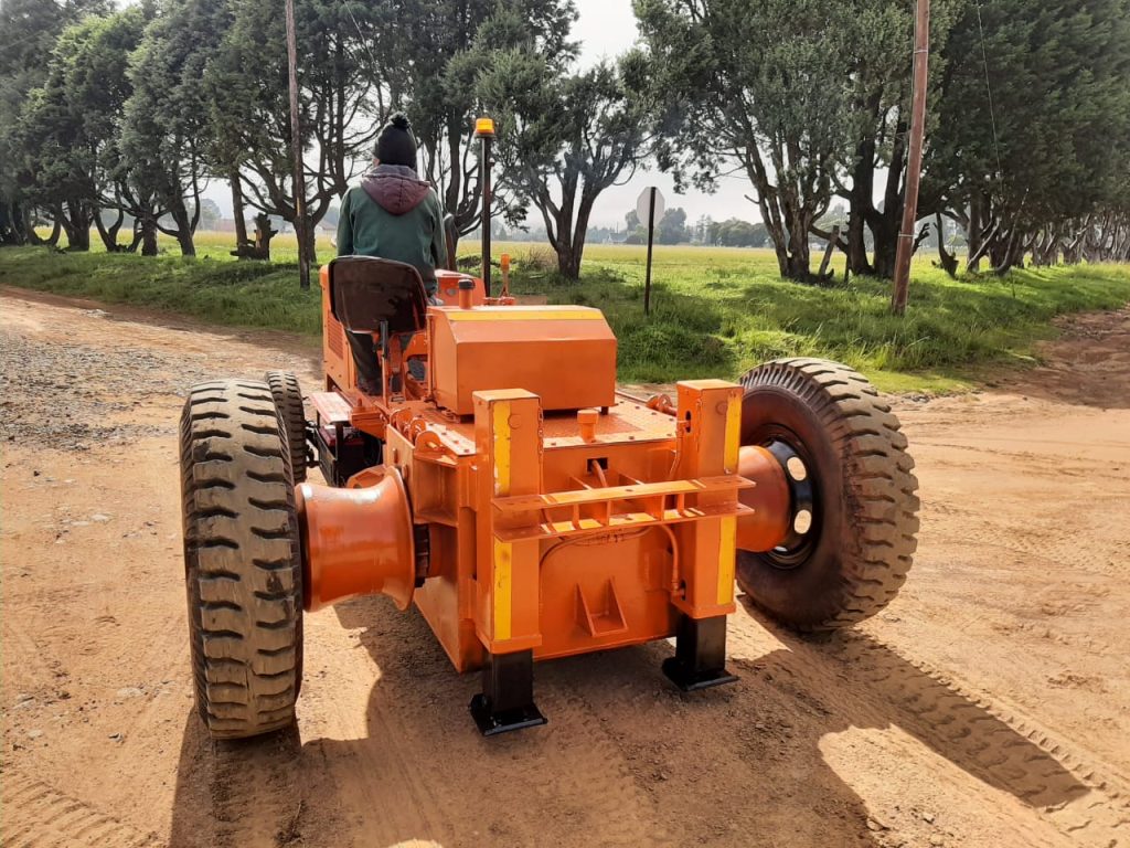 2012 Engine Puller 7 Ton Winch For Power Line – Dirtworx