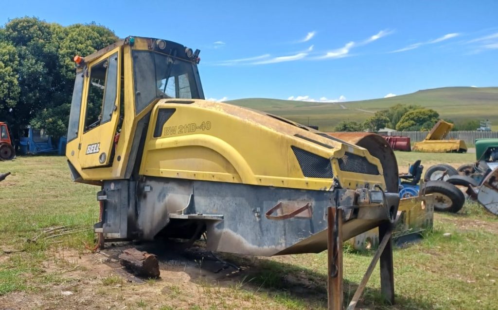 Bell Bomag BW211D-40 Bonnet – Dirtworx