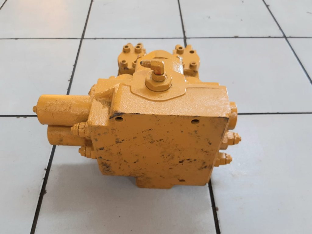 Bell L2208C Front End Loader Valve Block – Dirtworx